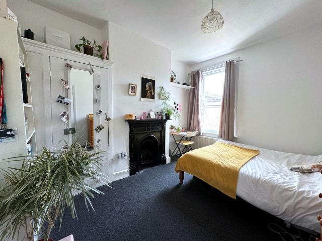 Room in a Shared House, Crescent Road, N15