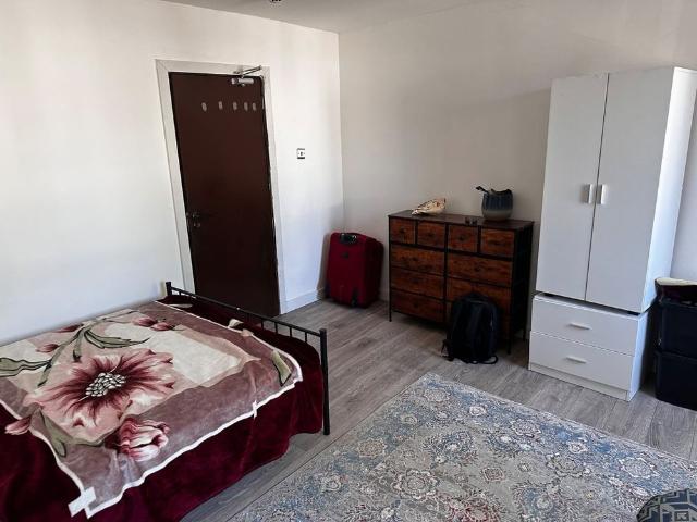 Room in a Shared House, Cromwell Road, N10