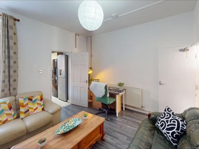 Room in a Shared House, Cromwell St, NG7
