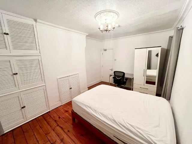 Room in a Shared House, Crondace Road, SW6