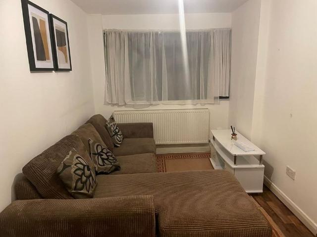 Room in a Shared House, Croombs Road, E16