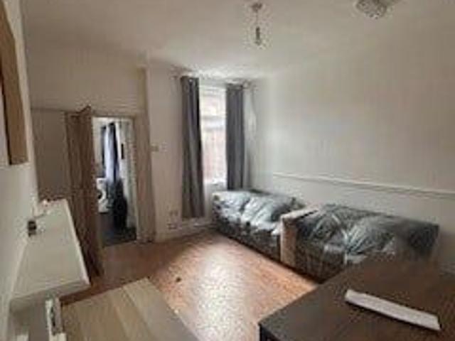 Room in a Shared House, Cross Flatts St, LS11