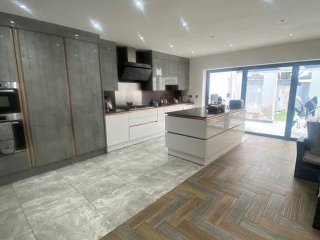 Room in a Shared House, Crossways Heathrow Hounslow London, TW5