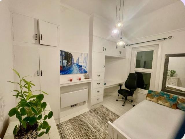 Room in a Shared House, Crown Lane, SM4