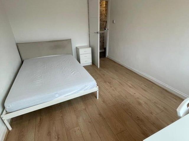 Room in a Shared House, Crystal Way, HA1