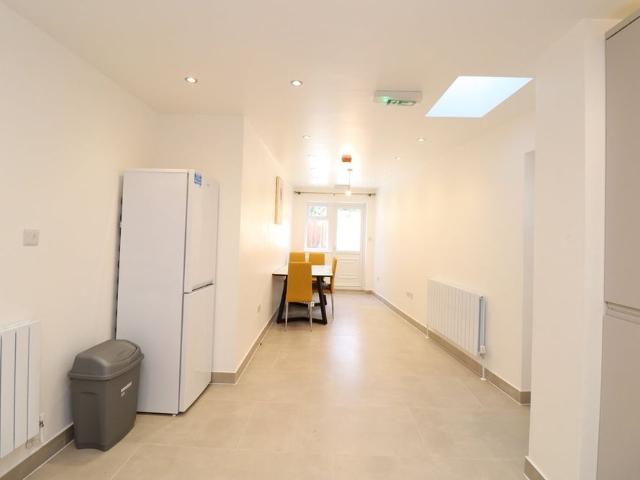 Room in a Shared House, Duckett Street, E1