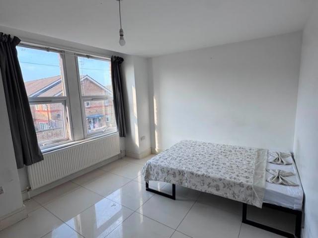 Room in a Shared House, Durban Road, N17