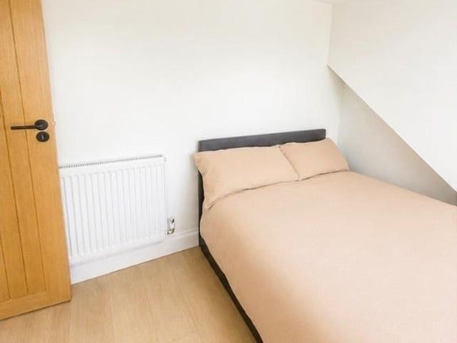 Room in a Shared House, Durham Road, E12