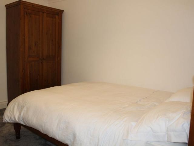 Room in a Shared House, Durham Road, E16