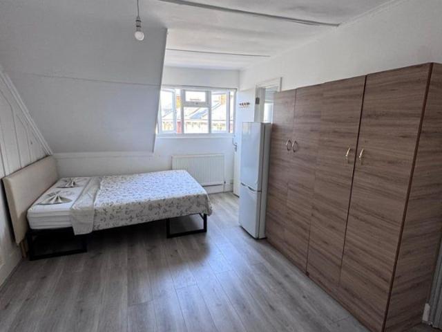 Room in a Shared House, Durley Road, N16