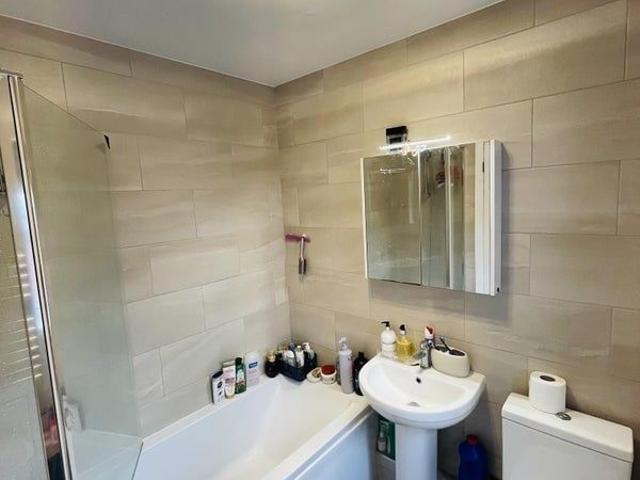 Room in a Shared House, Darmaine Close, CR2