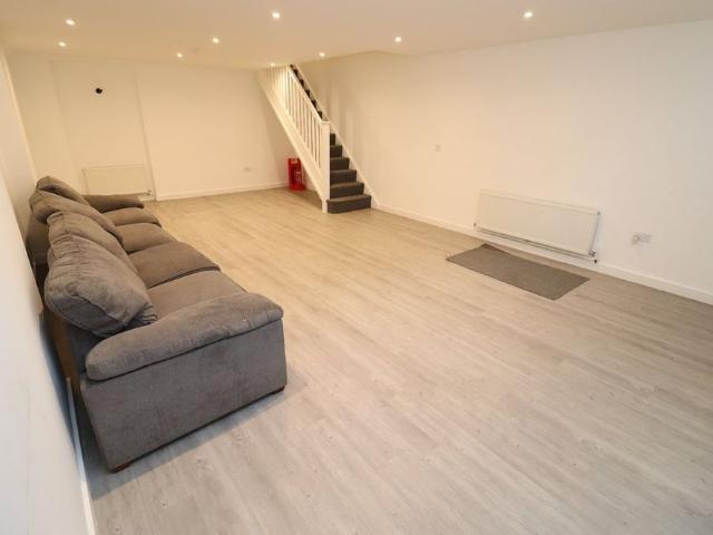 Room in a Shared House, Dawes Road, SW6