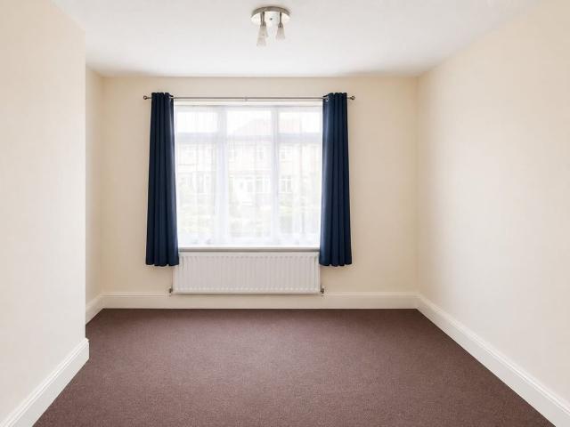 Room in a Shared House, Dawlish Drive, IG3