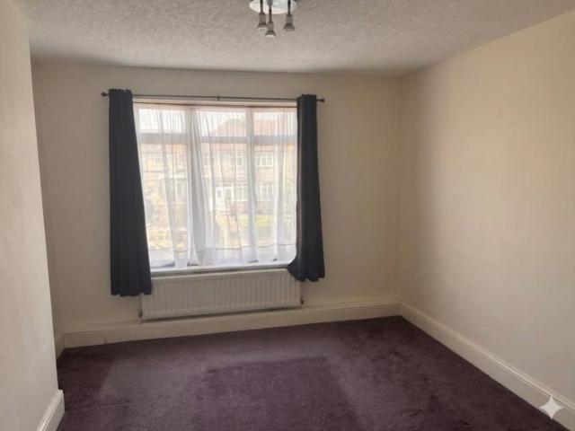Room in a Shared House, Dawlish Drive, IG3