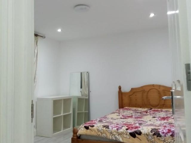 Room in a Shared House, Dawlish Drive, IG3
