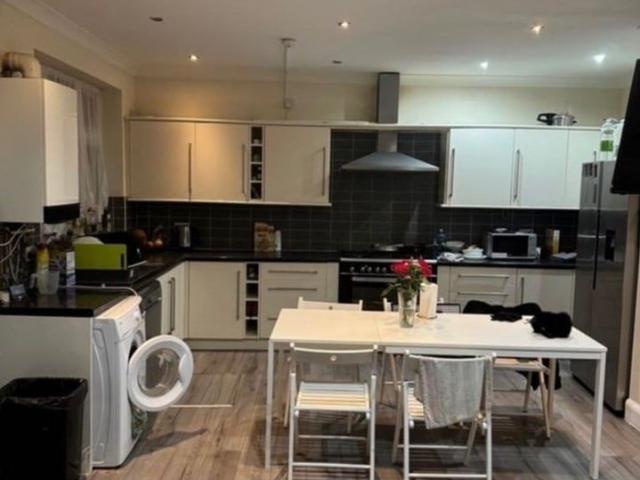 Room in a Shared House, Dawlish Drive, IG3