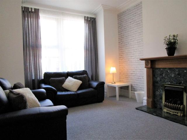 Room in a Shared House, De Lacy Mount, LS5