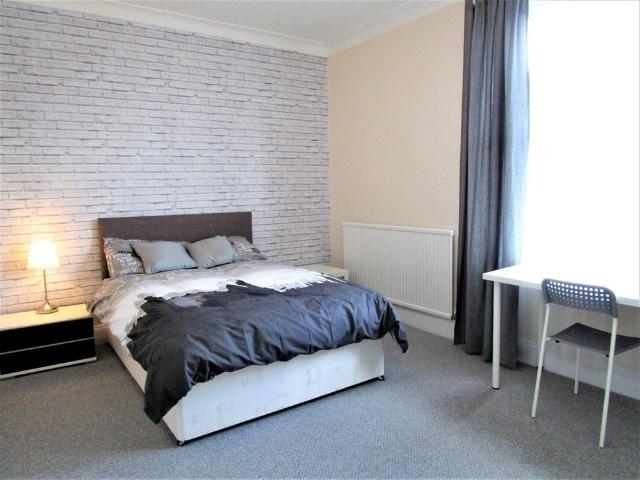 Room in a Shared House, De Lacy Mount, LS5