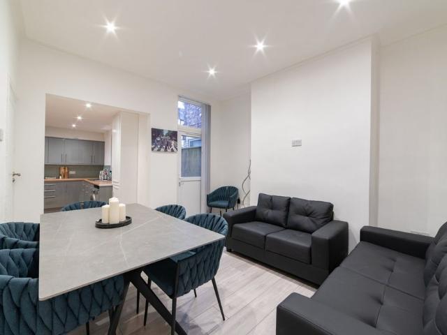 Room in a Shared House, Denebank Road, L4