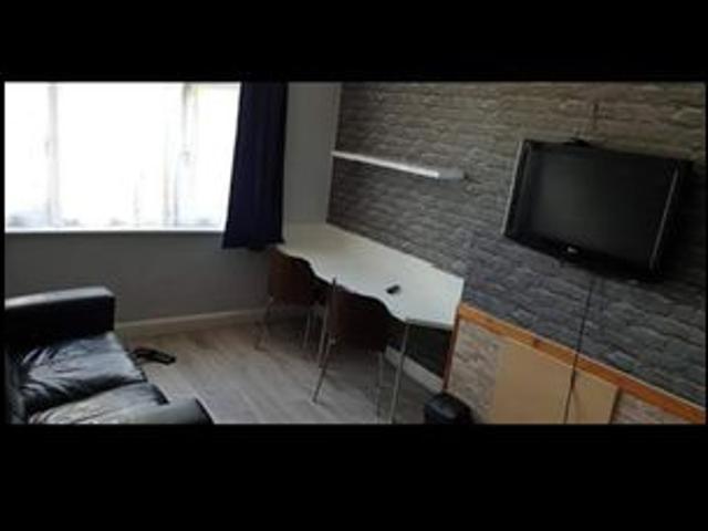 Room in a Shared House, Dorothy Road, B11