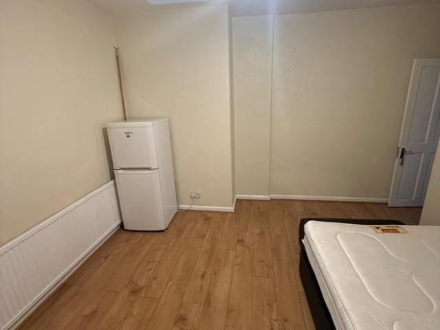 Room in a Shared House, Downham Way, BR1