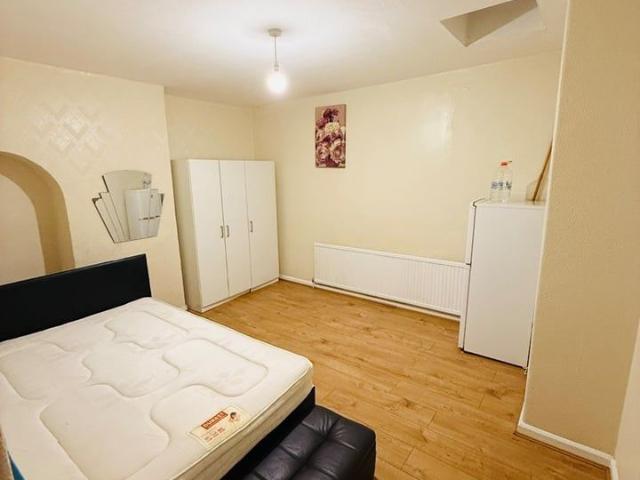 Room in a Shared House, Downham Way, BR1