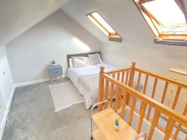 Room in a Shared House, Dowsett Road, N17