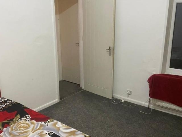 Room in a Shared House, Douglas Road, B21