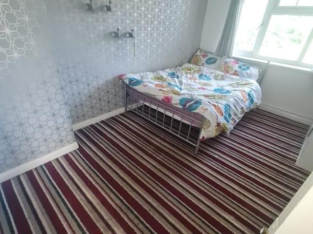 Room in a Shared House, Drews Lane, B8
