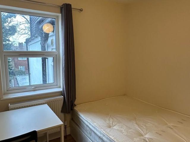 Room in a Shared House, Etchingham Road, E15