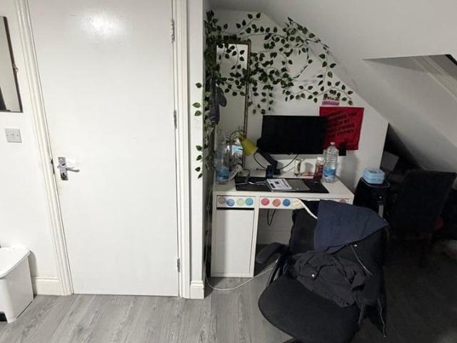 Room in a Shared House, Eton Road, IG1