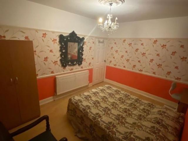 Room in a Shared House, Eton Road, IG1