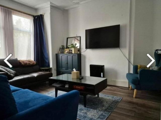 Room in a Shared House, Eton Road, IG1