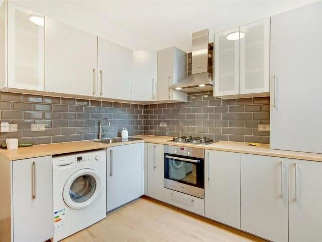 Room in a Shared House, East Road, E15