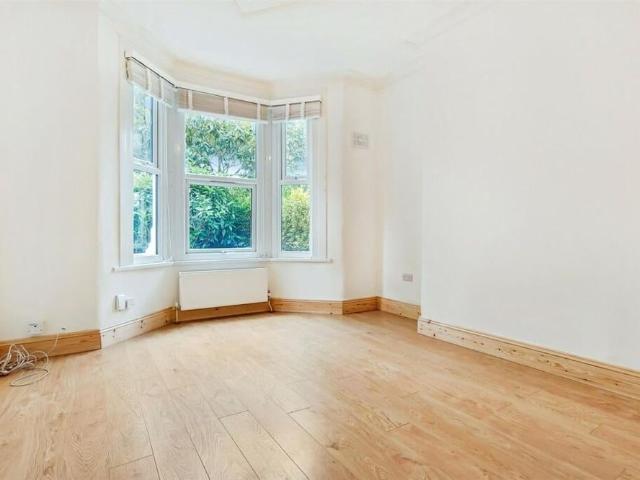 Room in a Shared House, East Road, E15