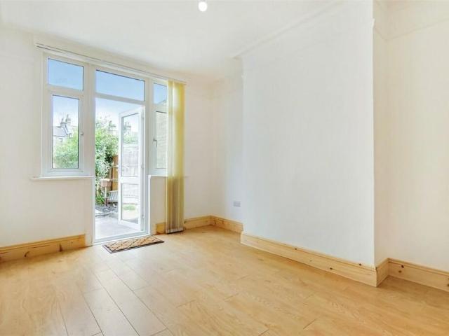 Room in a Shared House, East Road, E15