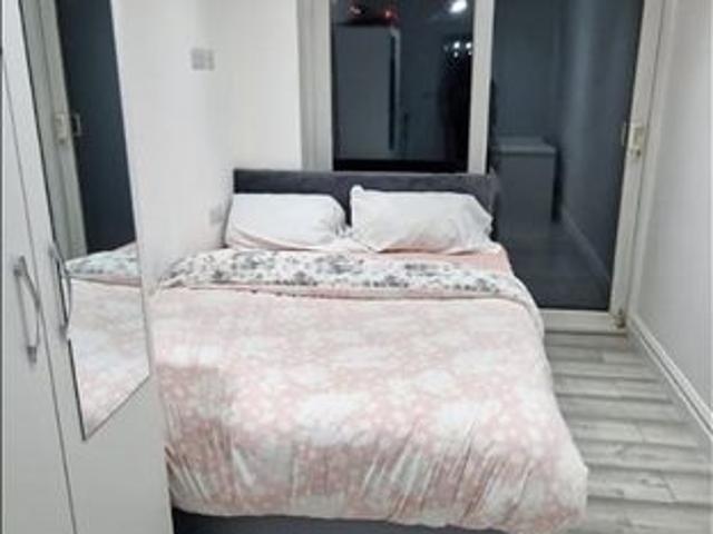 Room in a Shared House, Eastcote Lane, HA2