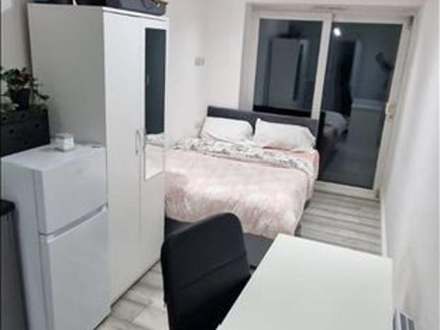 Room in a Shared House, Eastcote Lane, HA2