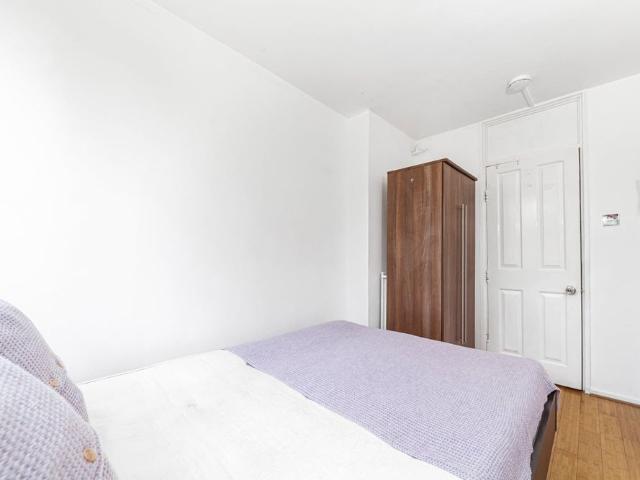 Room in a Shared House, Eastleigh Walk, SW15