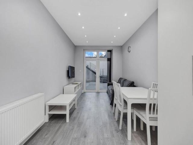 Room in a Shared House, Earlham Grove, E7