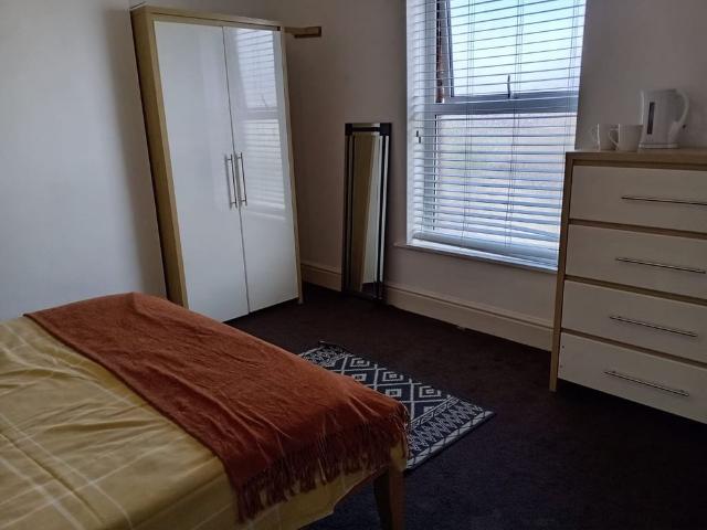 Room in a Shared House, Egerton Street, CH45