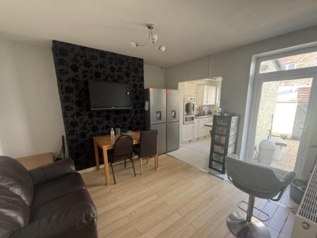 Room in a Shared House, Egerton Street, CH45