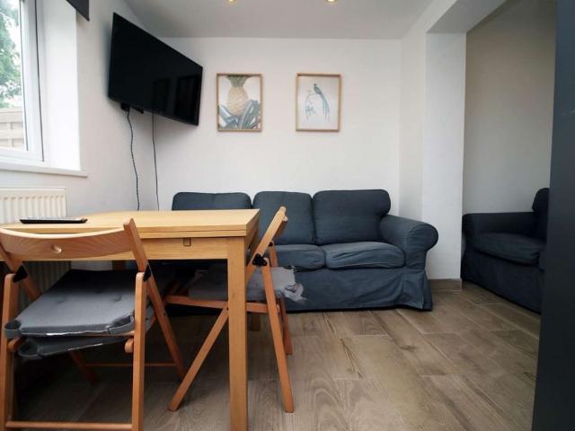 Room in a Shared House, Elba Crescent Room 4