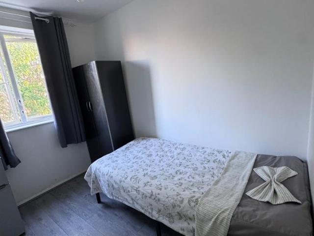 Room in a Shared House, Elland House, E14