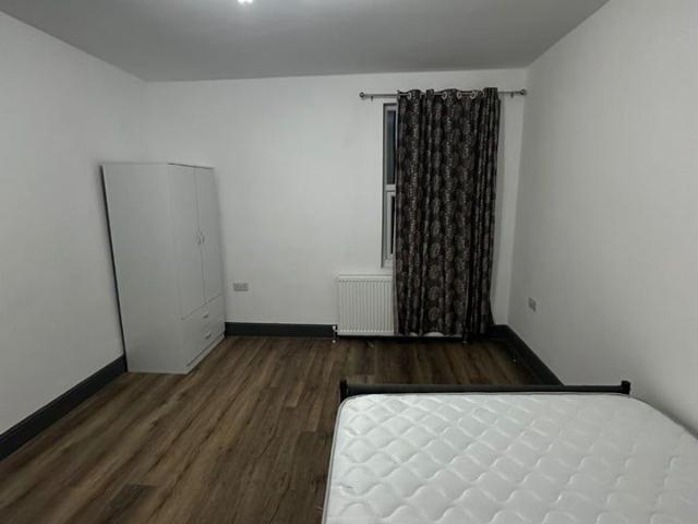 Room in a Shared House, Essex Road, IG11