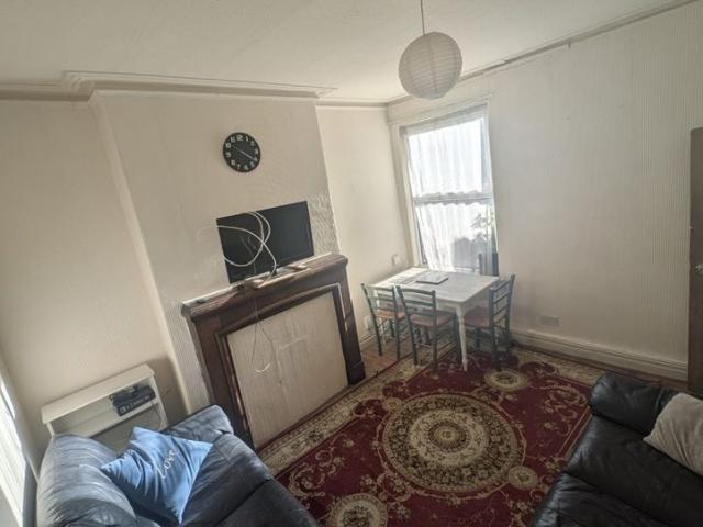 Room in a Shared House, Furness Road, M14