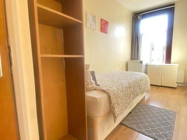 Room in a Shared House, Farleigh Road, N16