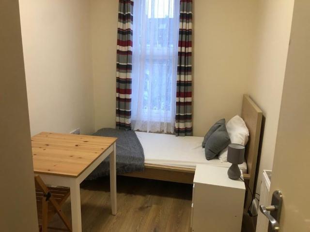 Room in a Shared House, Felbrigge Road, IG3