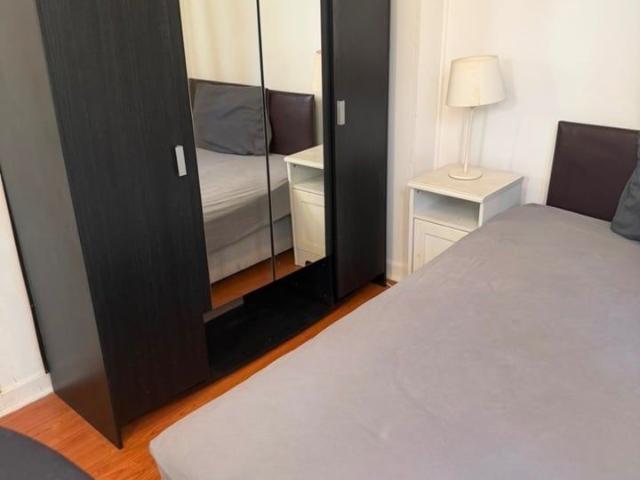 Room in a Shared House, Fellows Court, E2