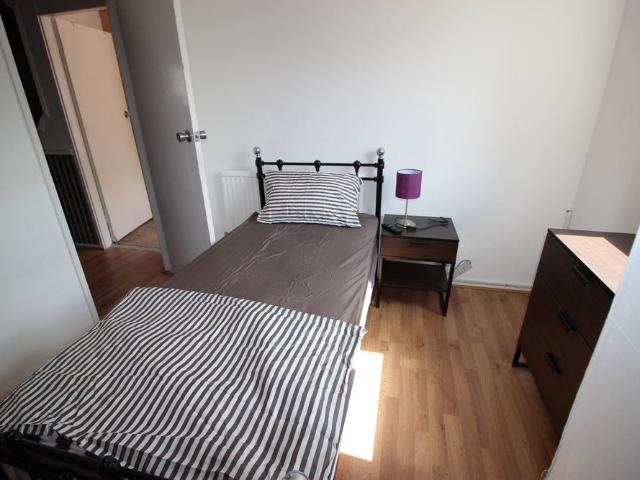 Room in a Shared House, Finwhale House, E14